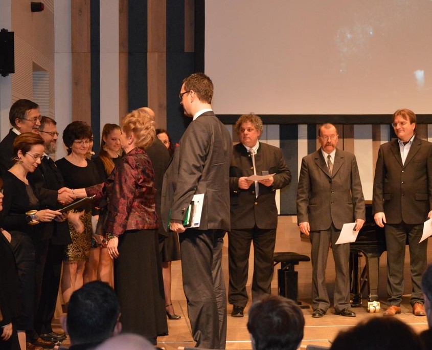 Albert Durko receives Raoul Wallenberg Award - HGMI / Hungarian Gypsy ...