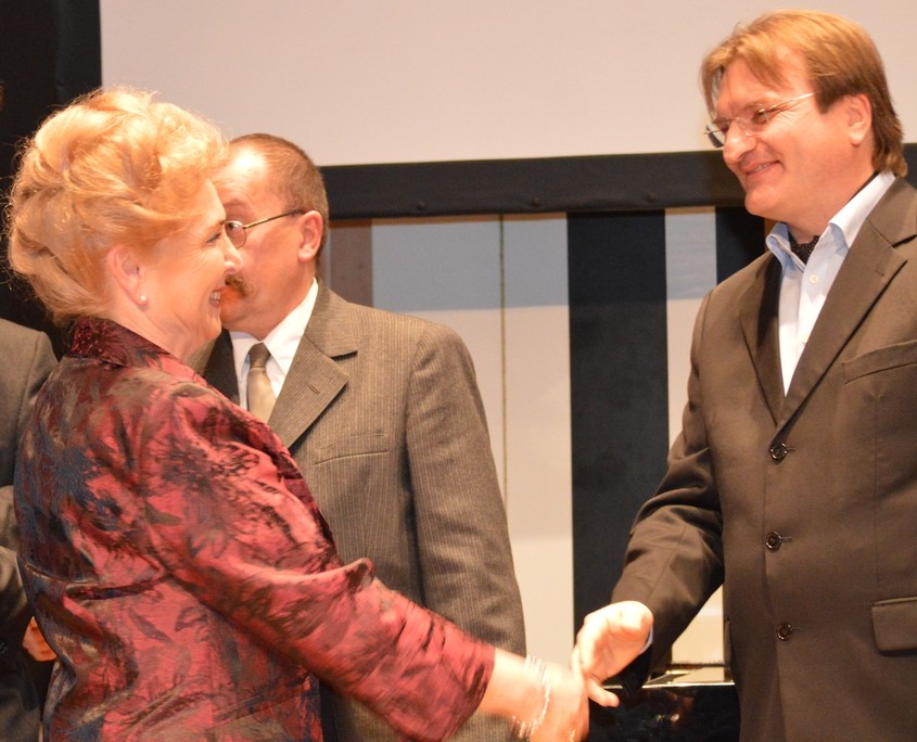Albert Durko receives Raoul Wallenberg Award – Gypsymissions.org